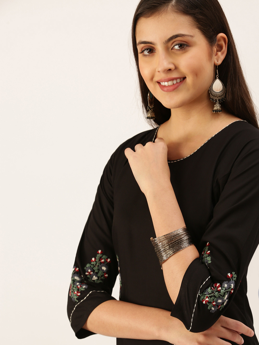 Buy SHOWOFF Women Black Thread Work Straight Kurta - Kurtas for Women ...