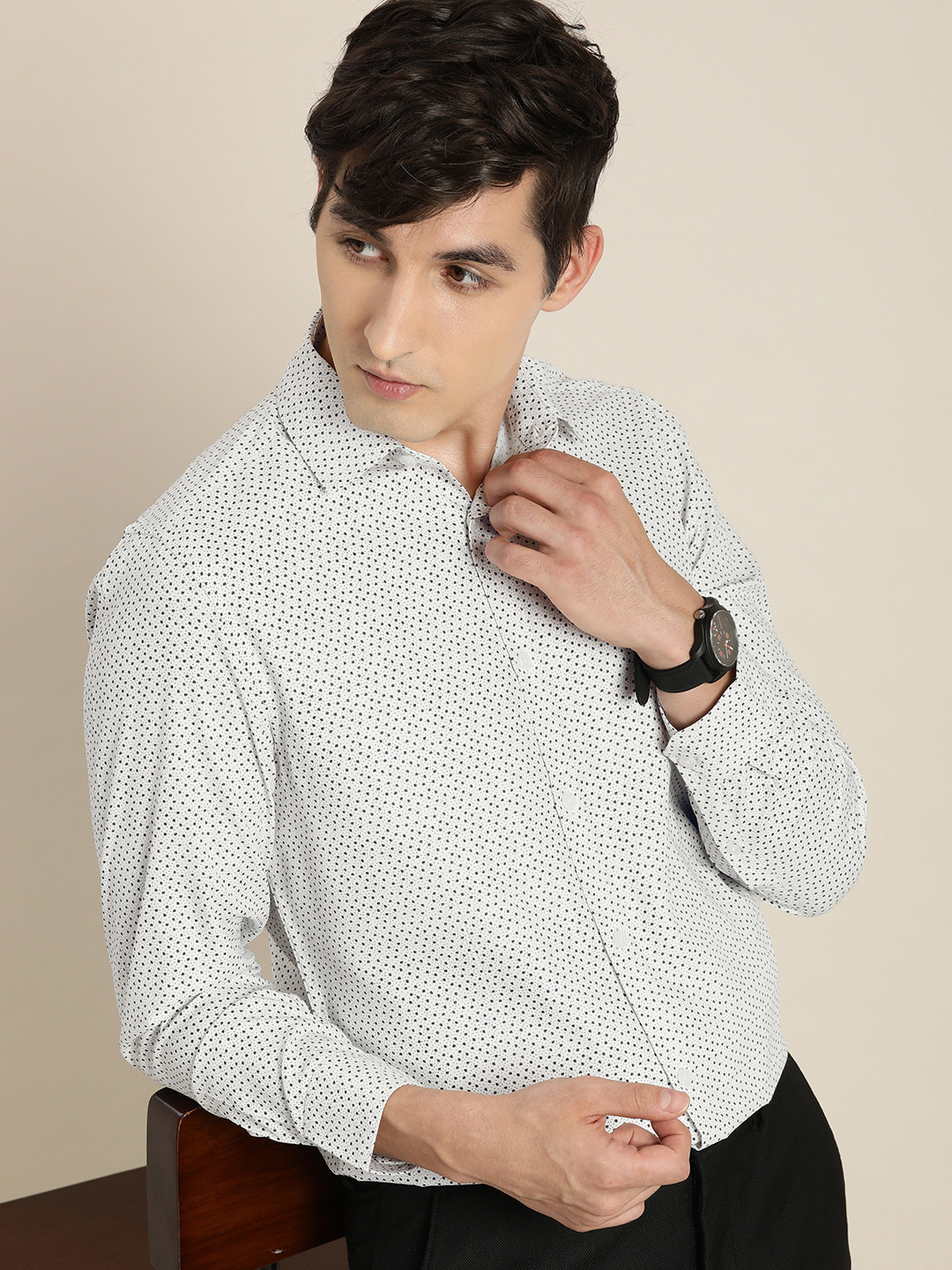 Buy Encore By INVICTUS Men White & Black Printed Easy Iron Casual Shirt ...