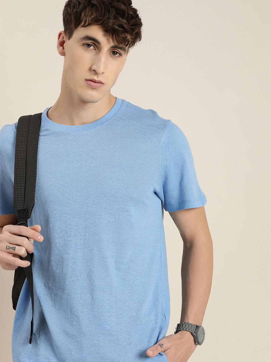 Buy Encore By INVICTUS Men Blue Solid Round Neck Casual T Shirt ...