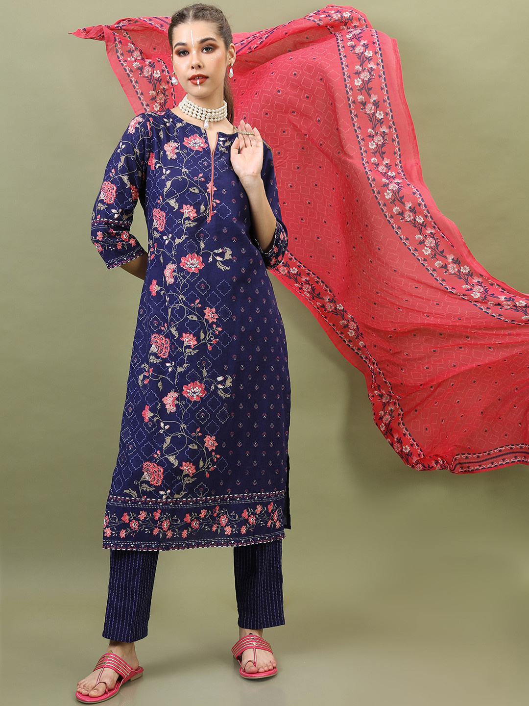 Buy Vishudh Women Blue Floral Printed Pure Cotton Kurta Set With ...