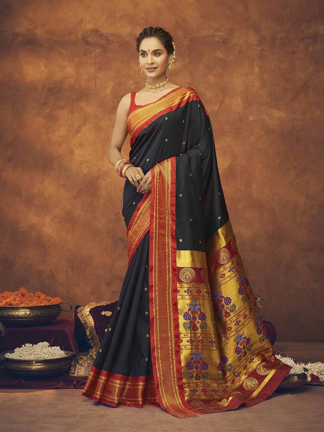 Buy Elora Women Black Sarees - Sarees for Women 19322374 | Myntra
