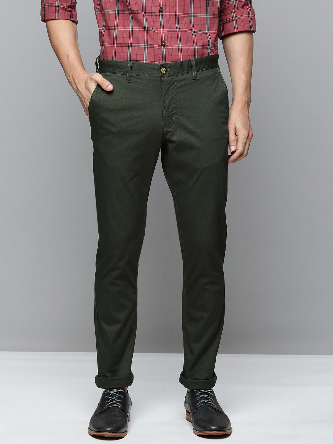 Buy Indian Terrain Men Green Solid Brooklyn Slim Fit Trousers ...