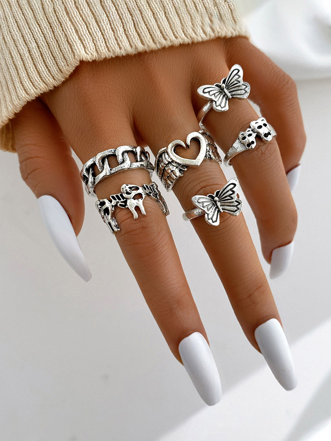 Buy Unwind By Yellow Chimes Women Set OF 5 Silver Toned Unique Charmed ...