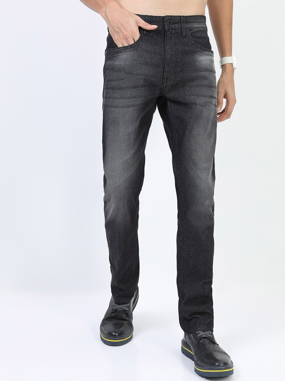 Buy HIGHLANDER Men Grey Straight Fit Heavy Fade Stretchable Jeans ...