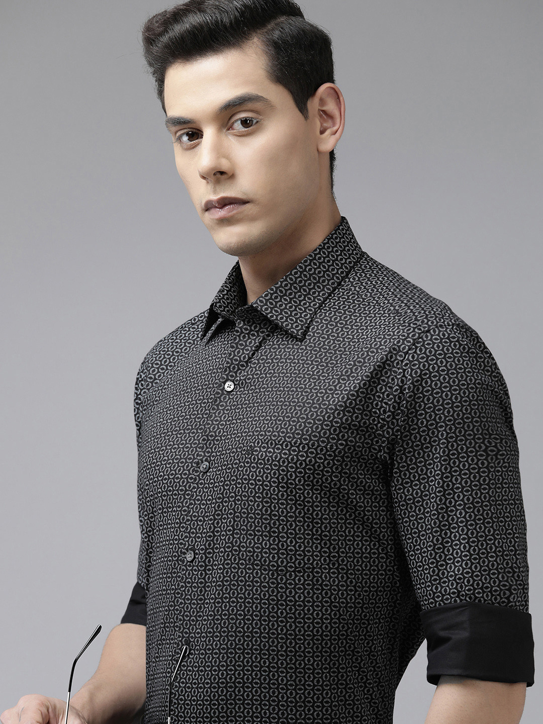 Buy Arrow Men Black Original Slim Fit Printed Pure Cotton Casual Shirt ...