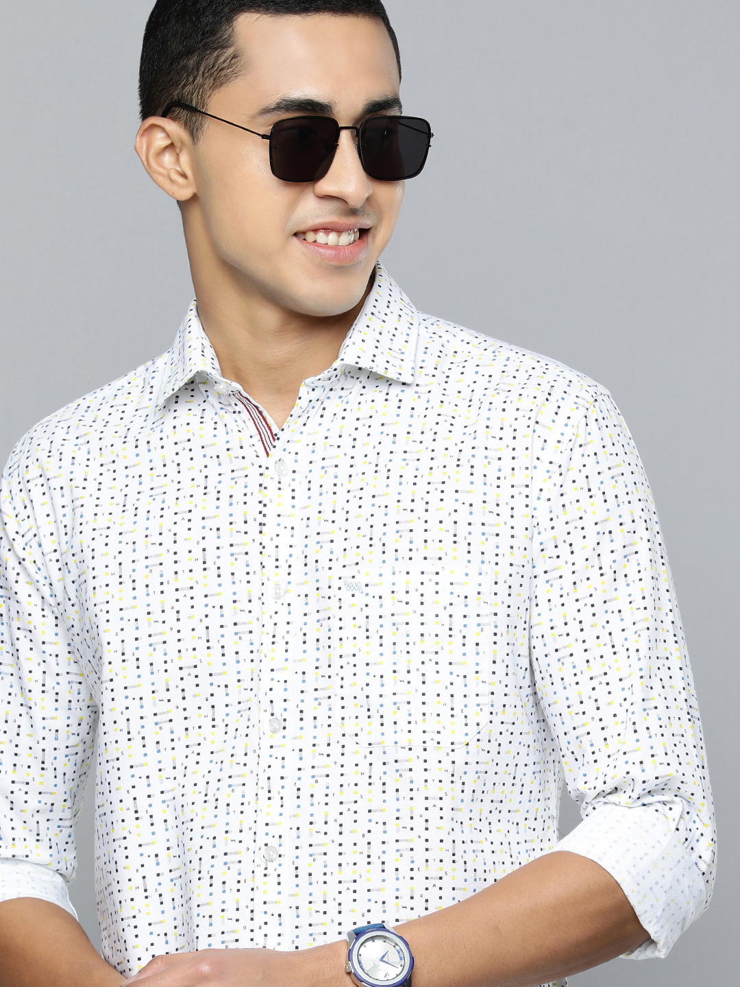 Buy Lawman Pg3 Men White & Blue Slim Fit Printed Pure Cotton Casual ...