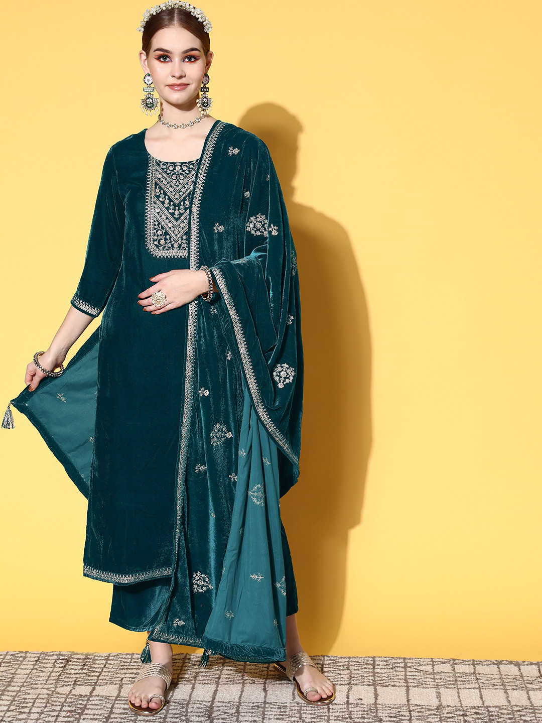 Buy Libas Women Floral Velvet Kurta Set - Kurta Sets for Women 19651230 | Myntra