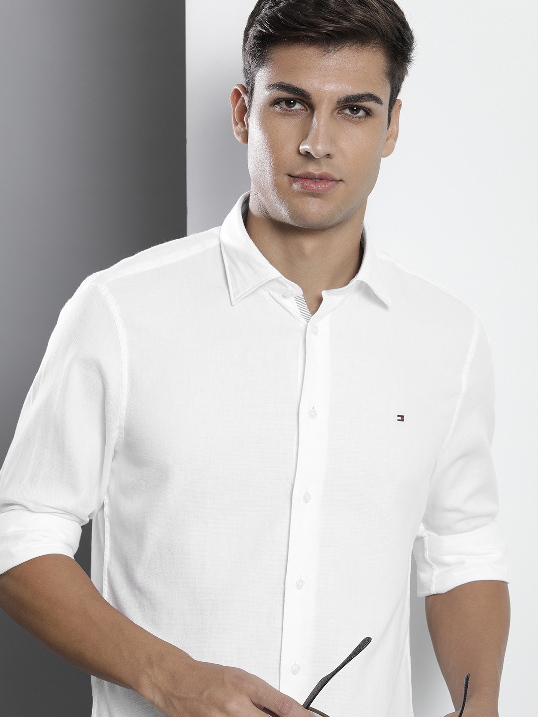 Buy Tommy Hilfiger Men White Solid Pure Cotton Casual Shirt - Shirts ...