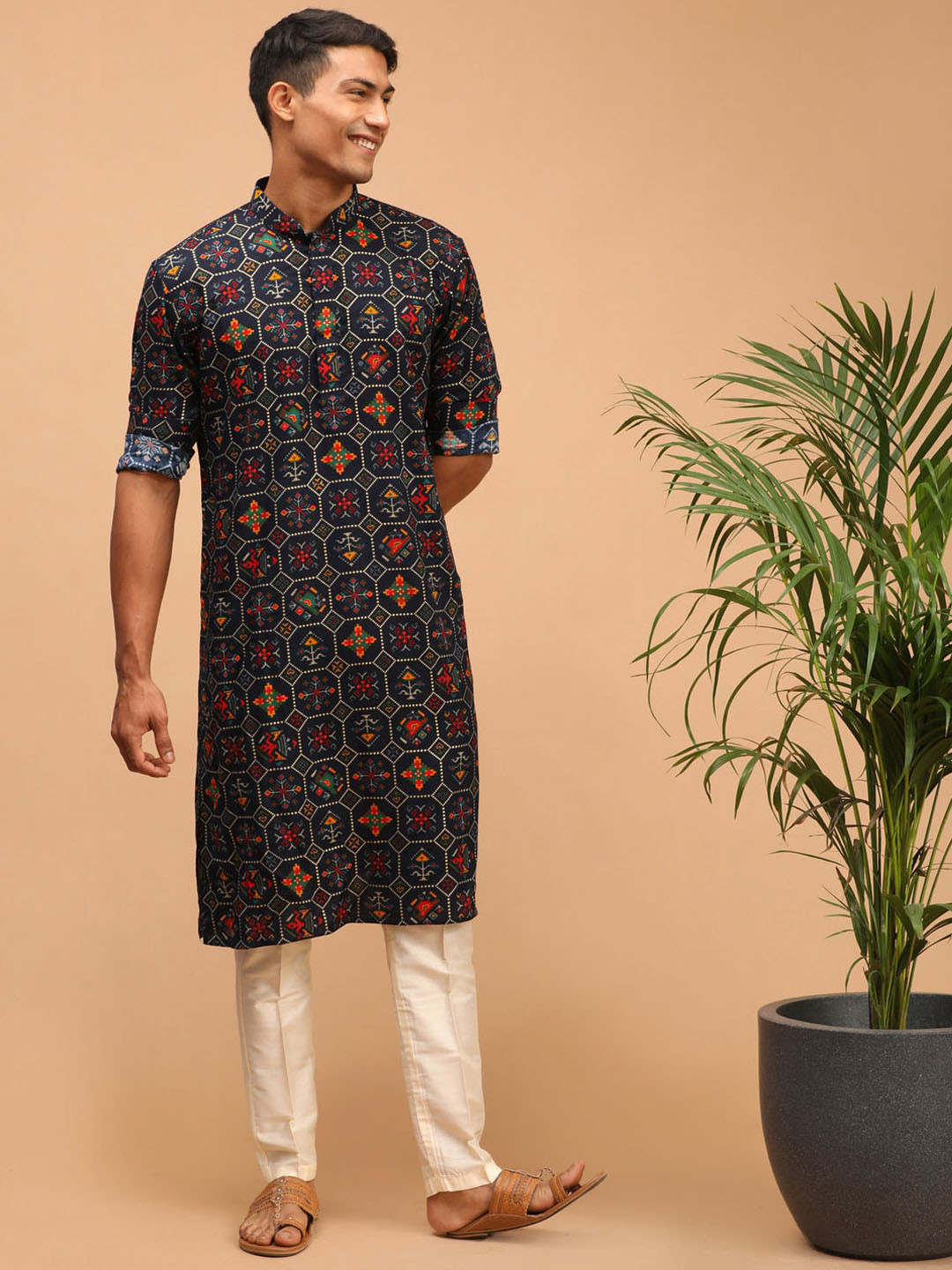 Buy VASTRAMAY Men Blue Patola Printed Kurta With Pyjamas - Kurta Sets ...