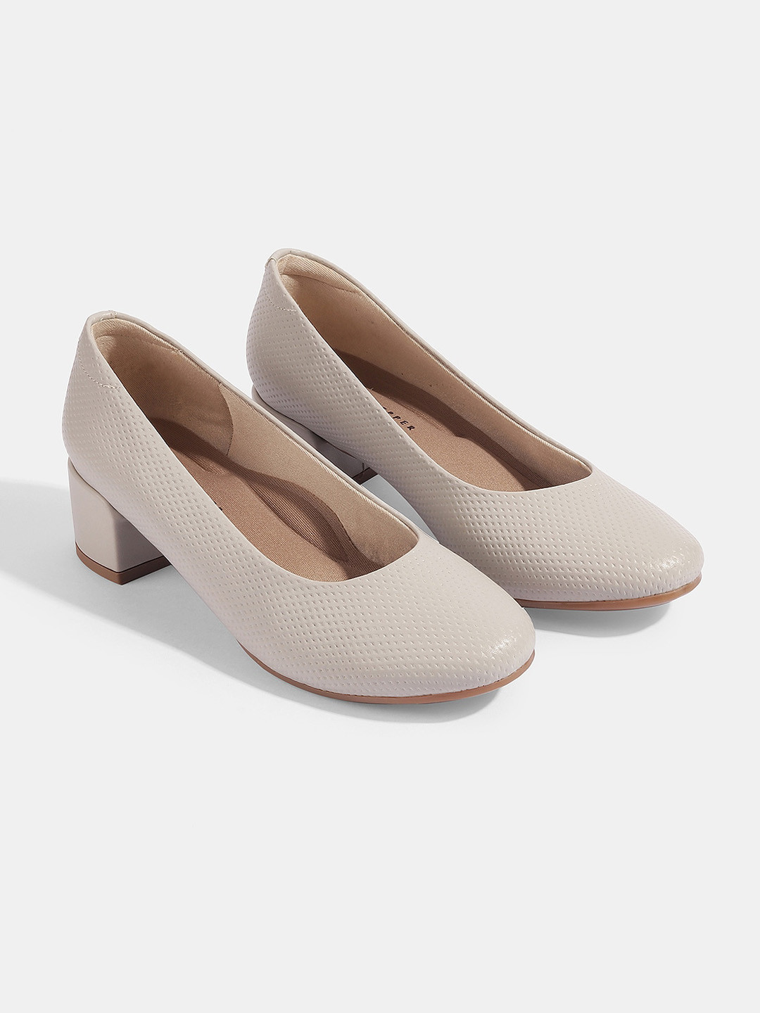 Buy LEMON & PEPPER Solid Block Pumps - Heels for Women 20197470 | Myntra