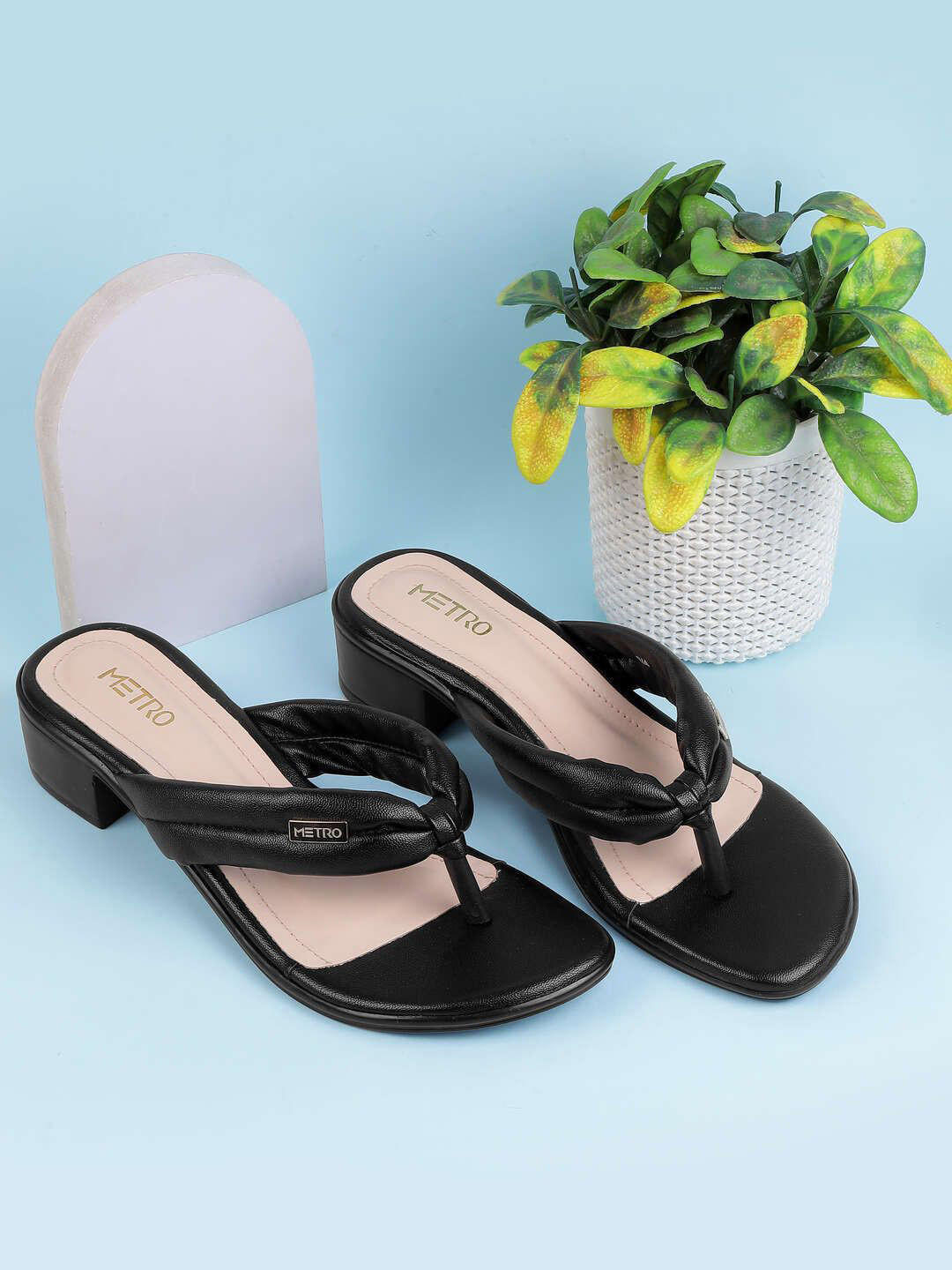 Buy Metro Women Block Heel Sandals - Heels for Women 30445037 | Myntra