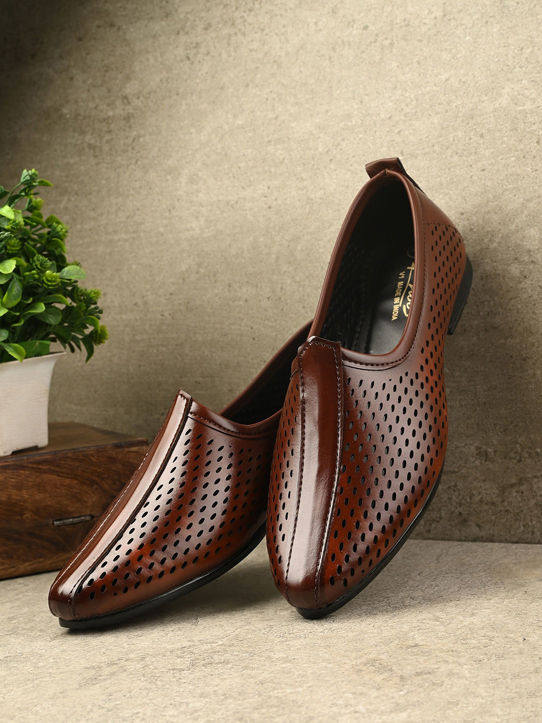 Buy Knoos Men Textured Lightweight Mojaris - Casual Shoes for Men ...