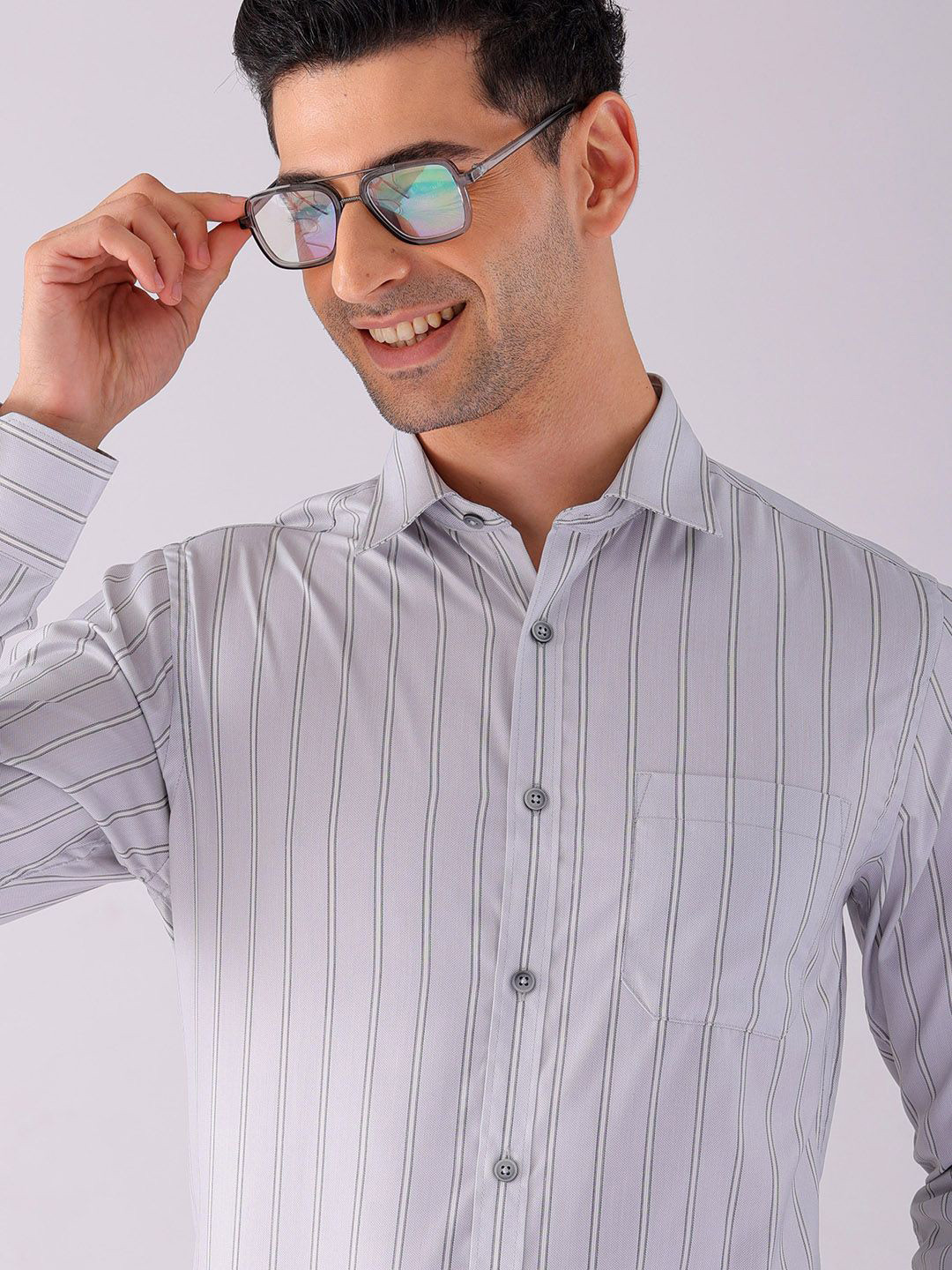 Buy The Indian Garage Co. X Luxe Men Spread Collar Striped Slim Fit ...