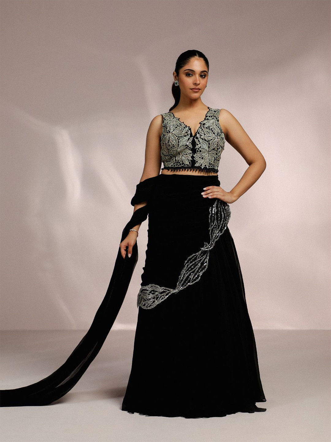 Buy MONI K LABEL Embroidered Pure Georgette Ready To Wear Saree - Sarees for Women 30444121 | Myntra