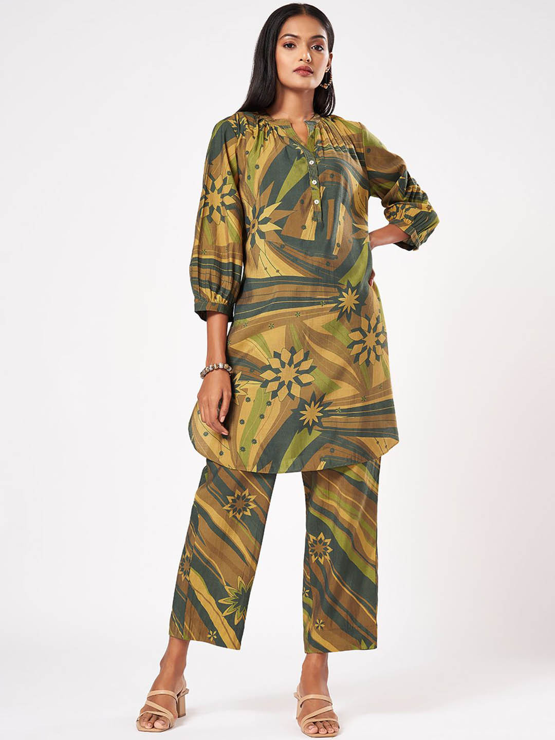 Buy Marigold Lane Women Floral Printed Mandarin Collar Straight Kurta ...