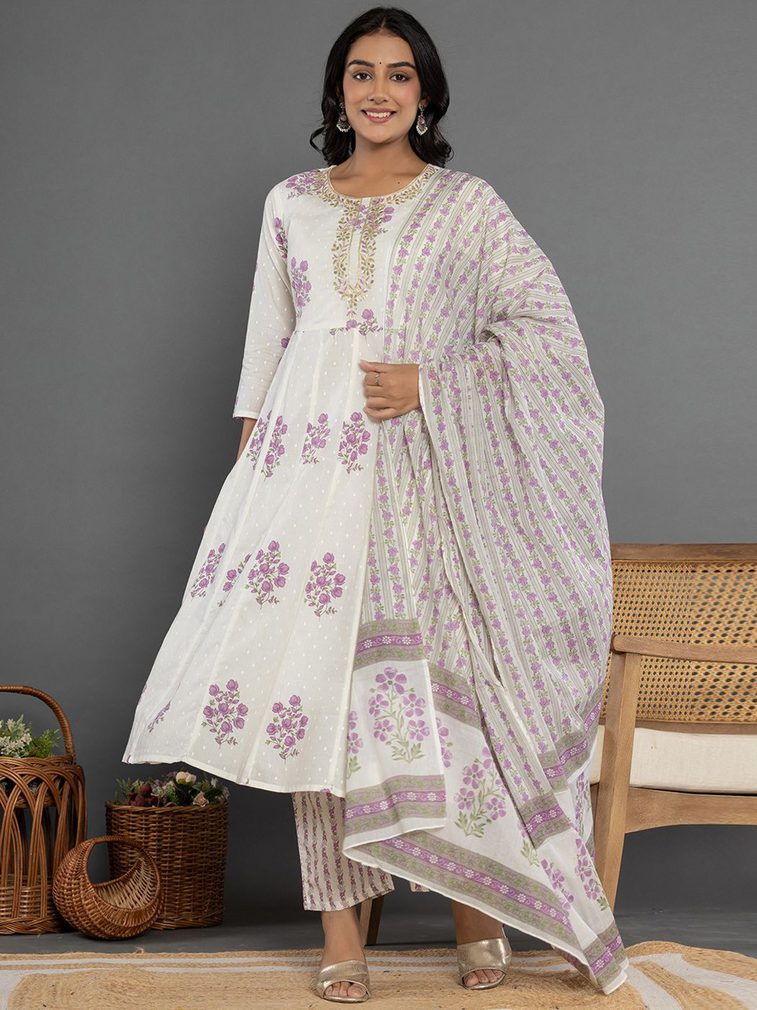 Buy Yufta Floral Embroidered Gotta Patti Pure Cotton Anarkali Kurta ...