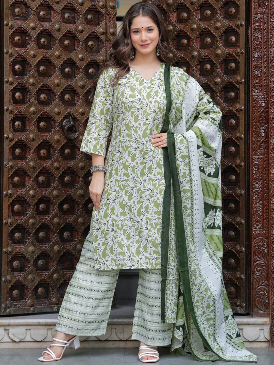Buy Sitaram Designer Floral Printed Regular Straight Kurta With ...