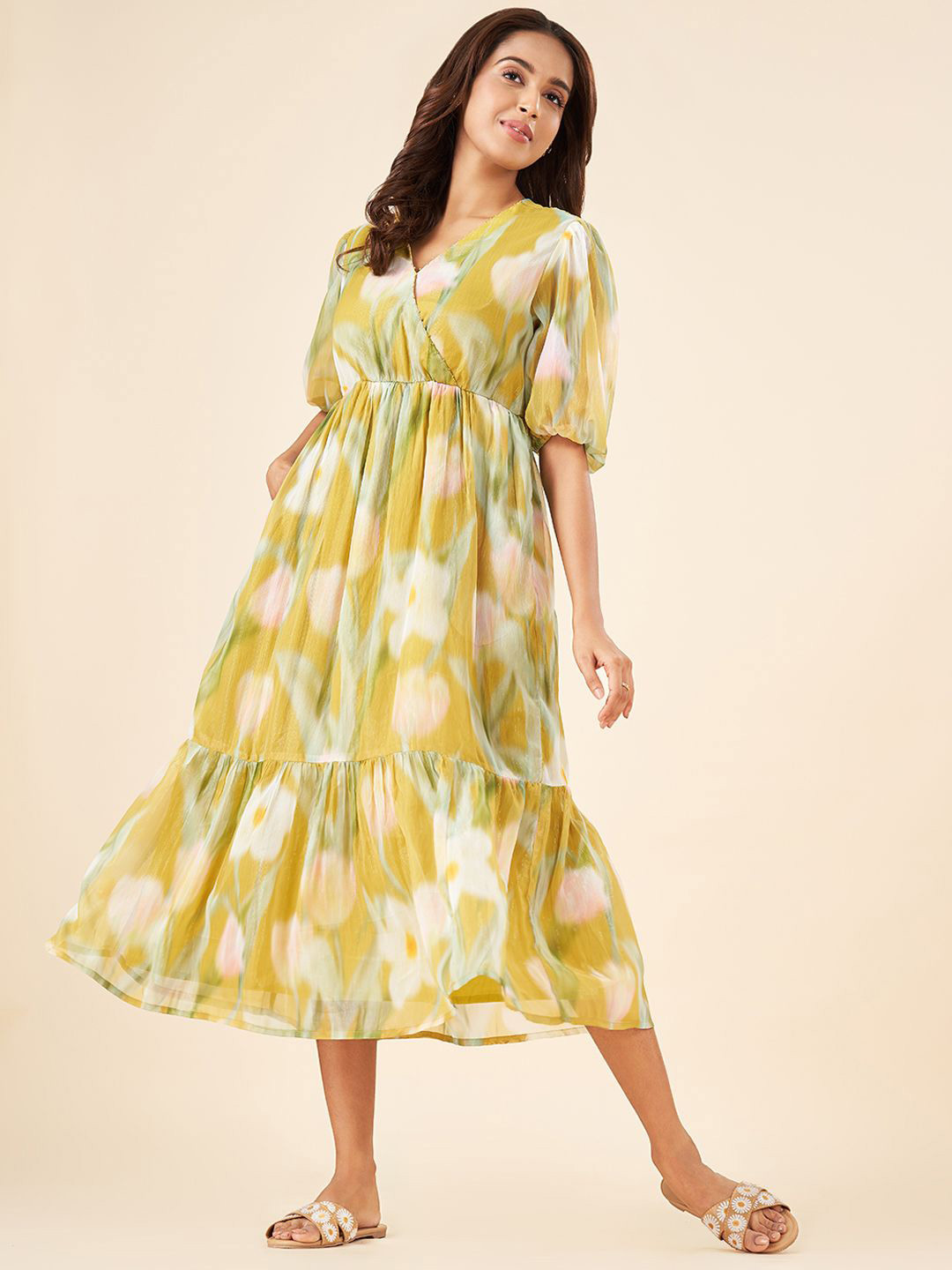 Buy AKKRITI BY PANTALOONS Women Floral Printed V Neck Puff Sleeve ...