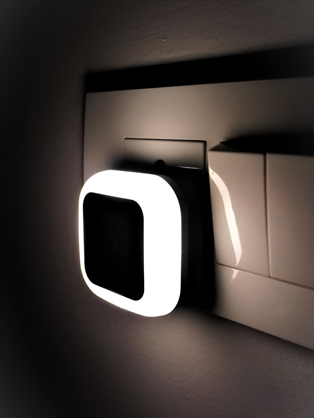 Buy WENS White Led Plug In Smart Light With Automatic Sensor - Smart ...