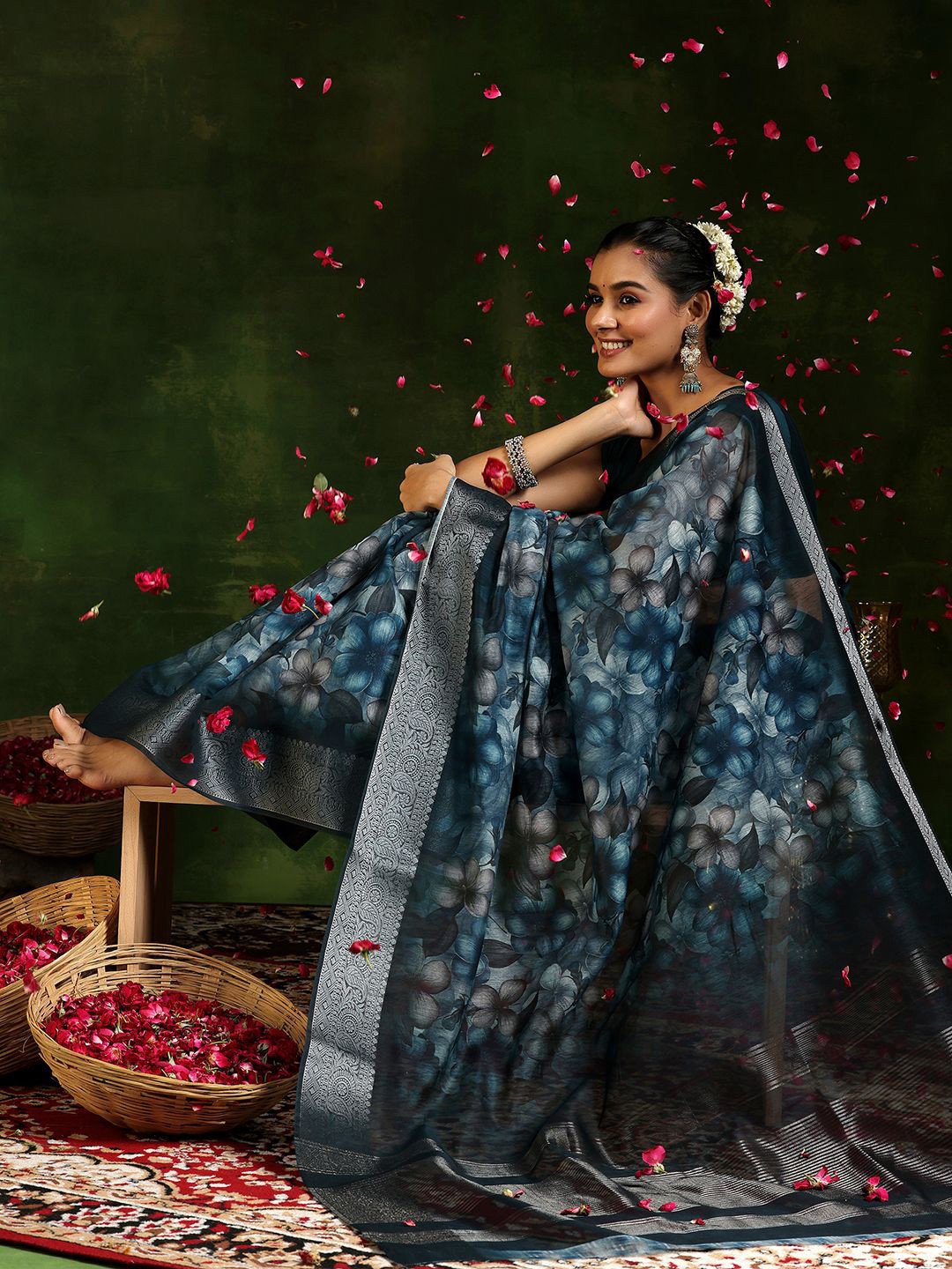 Buy Libas Floral Zari Saree - Sarees for Women 30504143 | Myntra