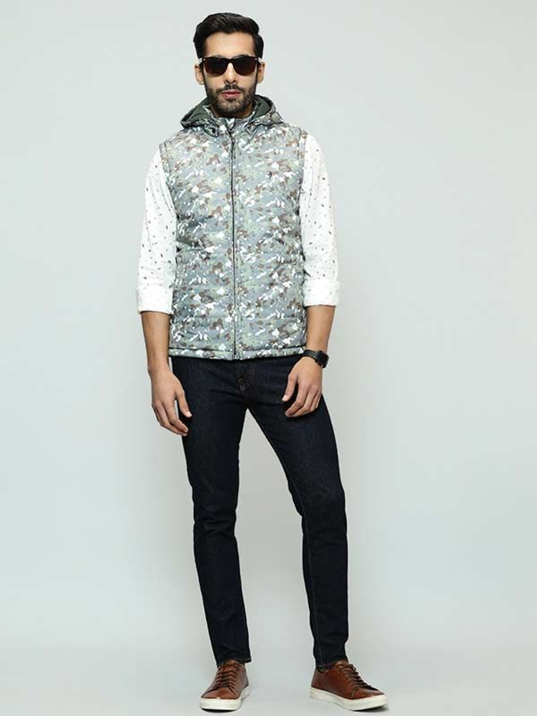 Buy Indian Terrain Men Hooded Solid Casual Reversible Gilet Jacket ...