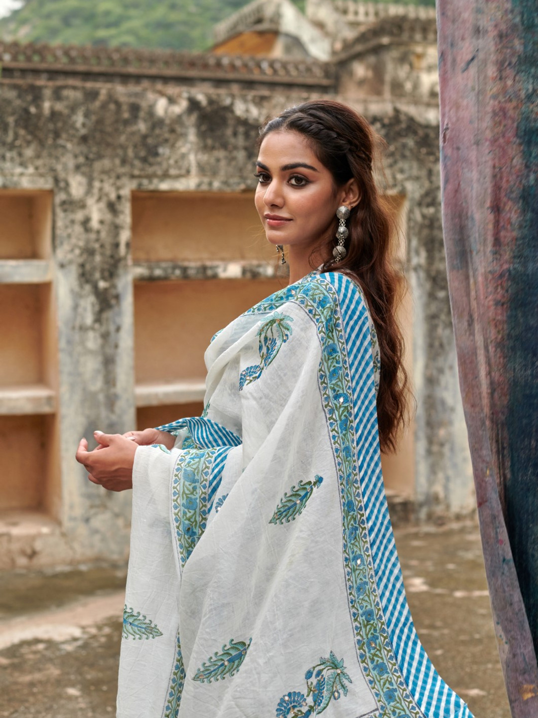 Buy KARAJ JAIPUR Ethnic Motifs Printed Panelled Chanderi Silk Kurta ...