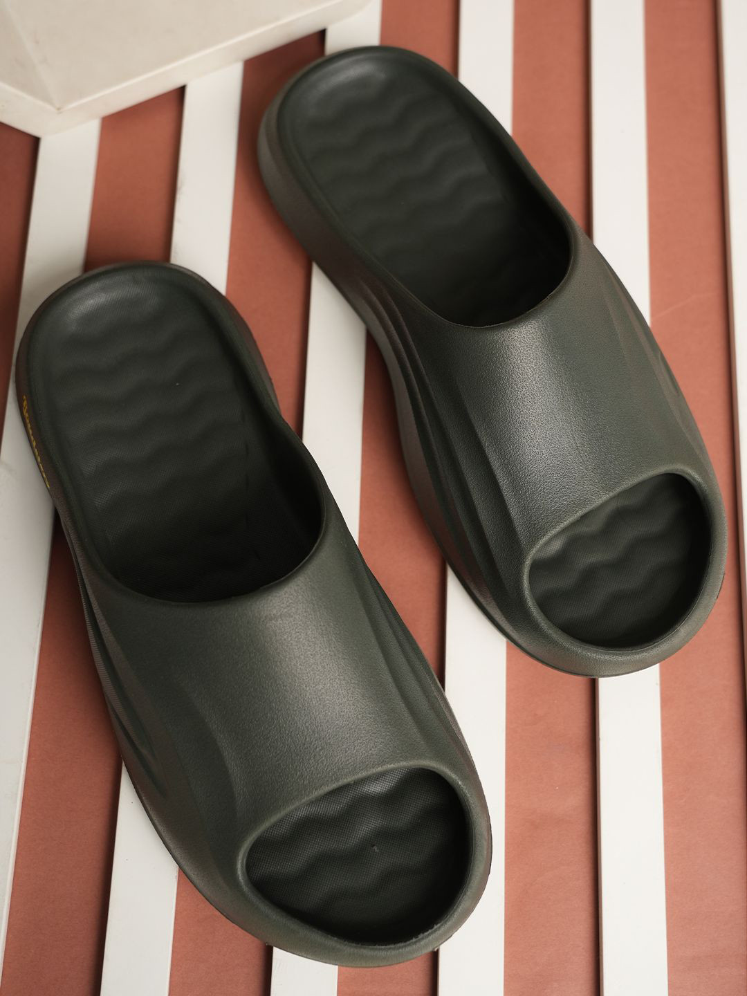 Buy The Roadster Lifestyle Co Men Textured Sliders - Flip Flops for Men ...