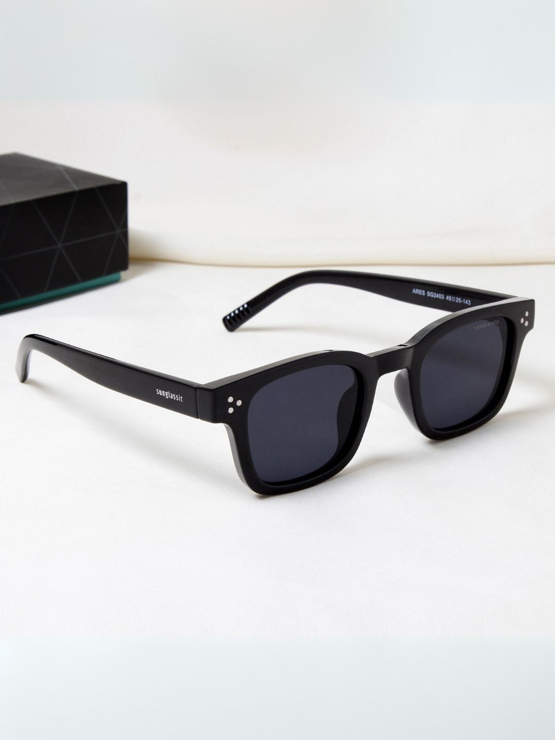 Buy SUNGLASSIC Unisex Wayfarer Sunglasses With UV Protected Lens ...