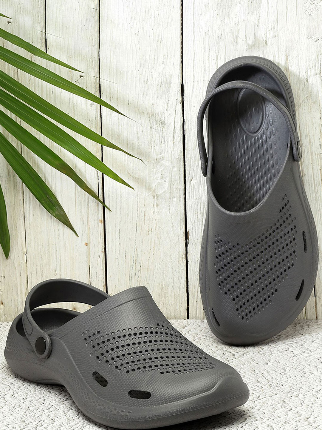 Buy Smoothlite Men Rubber Clogs - Flip Flops for Men 31744811 | Myntra
