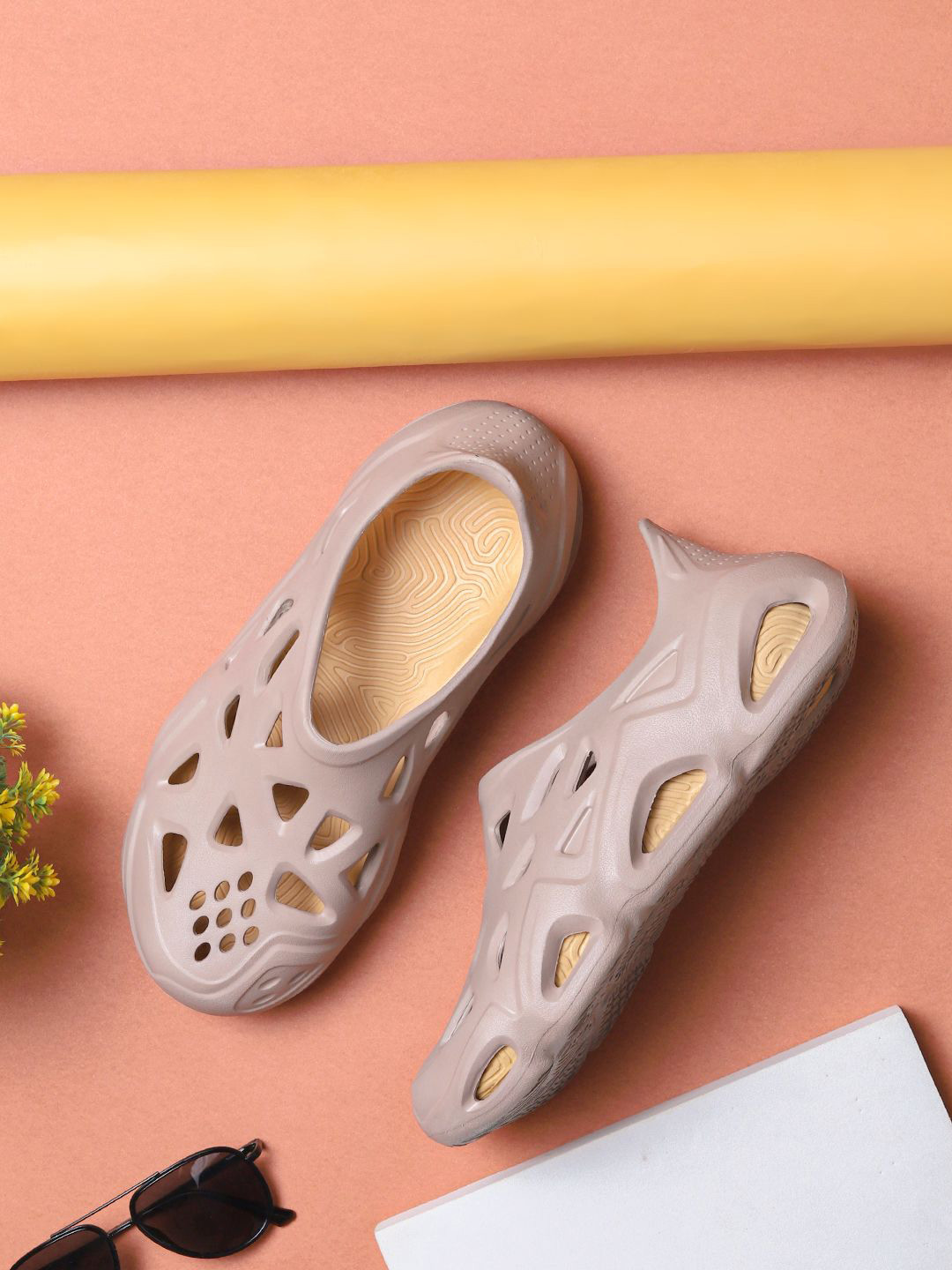 Buy HRX By Hrithik Roshan Men Croslite Clogs - Flip Flops for Men ...