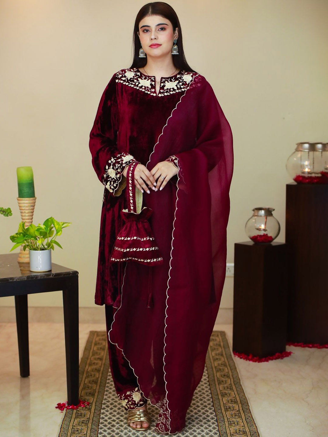 Buy HOUSE OF INARI Floral Embroidered Thread Work Velvet Straight Kurta ...