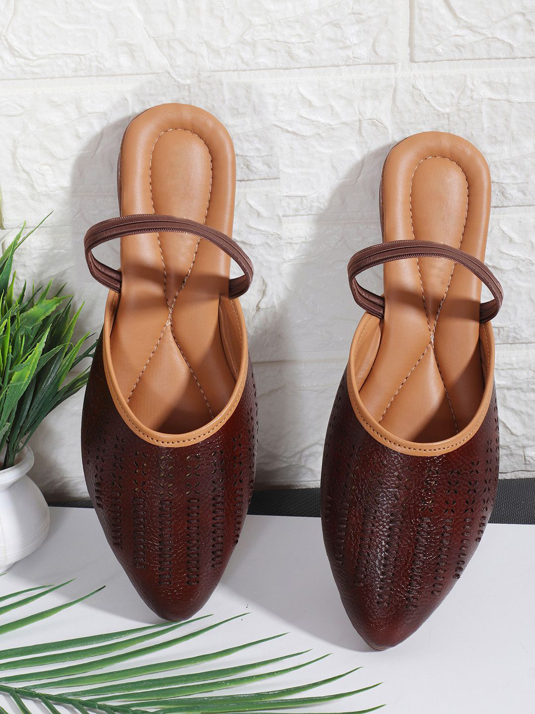 Buy Sneakers Villa Women Mules Flats - Flats for Women 31360924 | Myntra