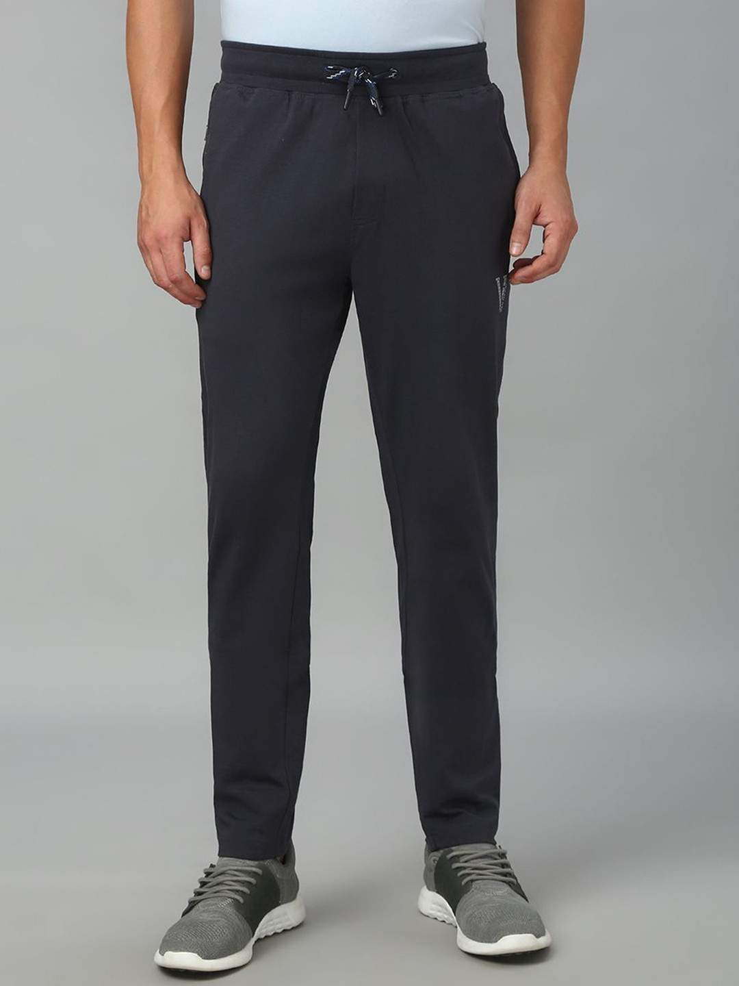 Buy Van Heusen Innerwear Athleisure Men Solid Smart Tech Easy Stain ...