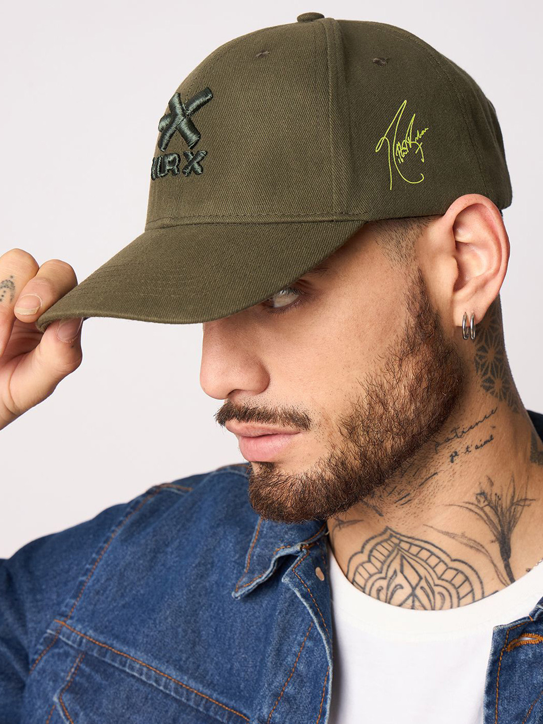 Buy HRX By Hrithik Roshan Men Embroidered Hrithik Roshan Signature ...