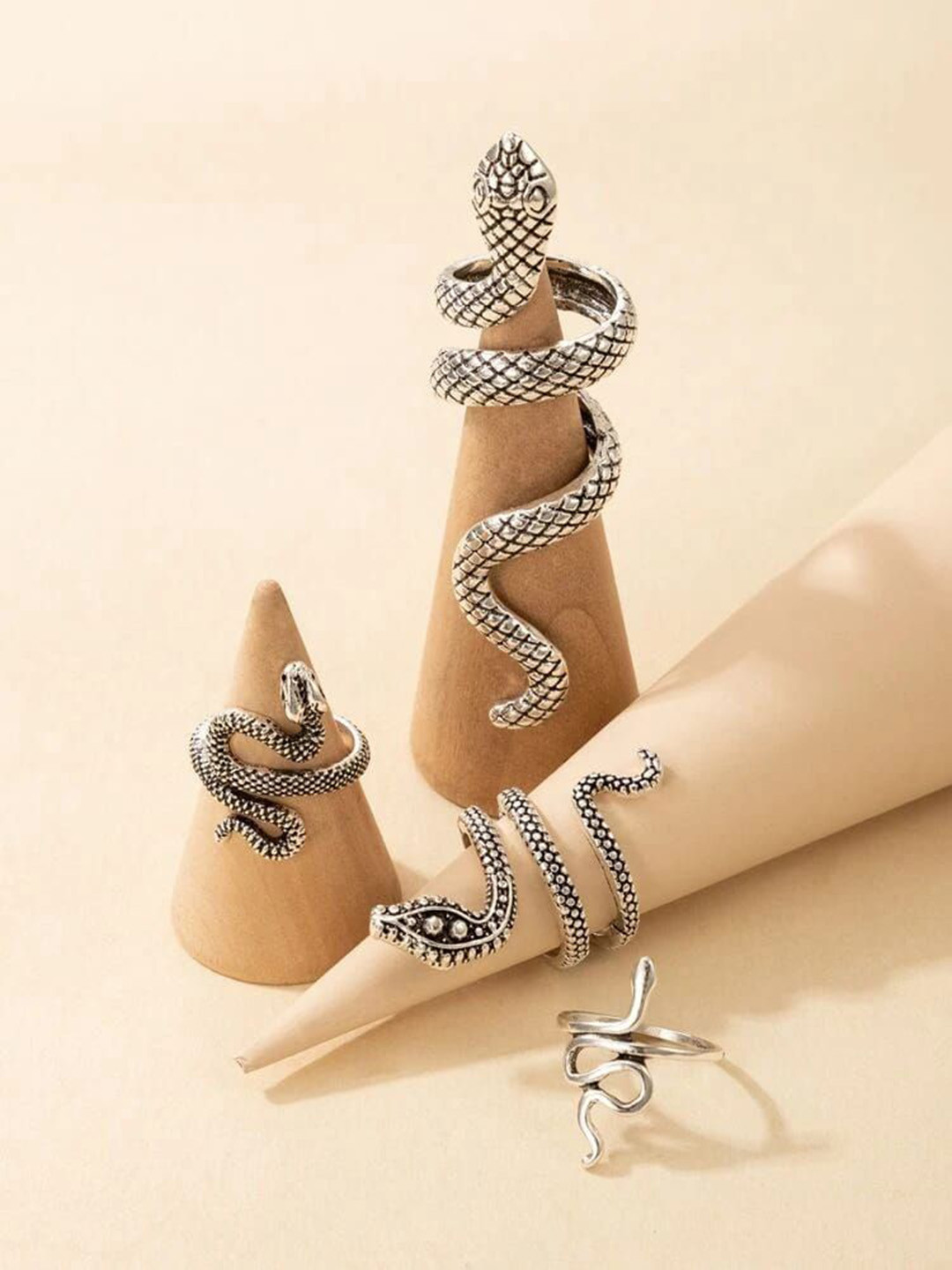 Buy YU FASHIONS Pack Of 4 Silver Plated Snake Finger Ring - Ring for ...