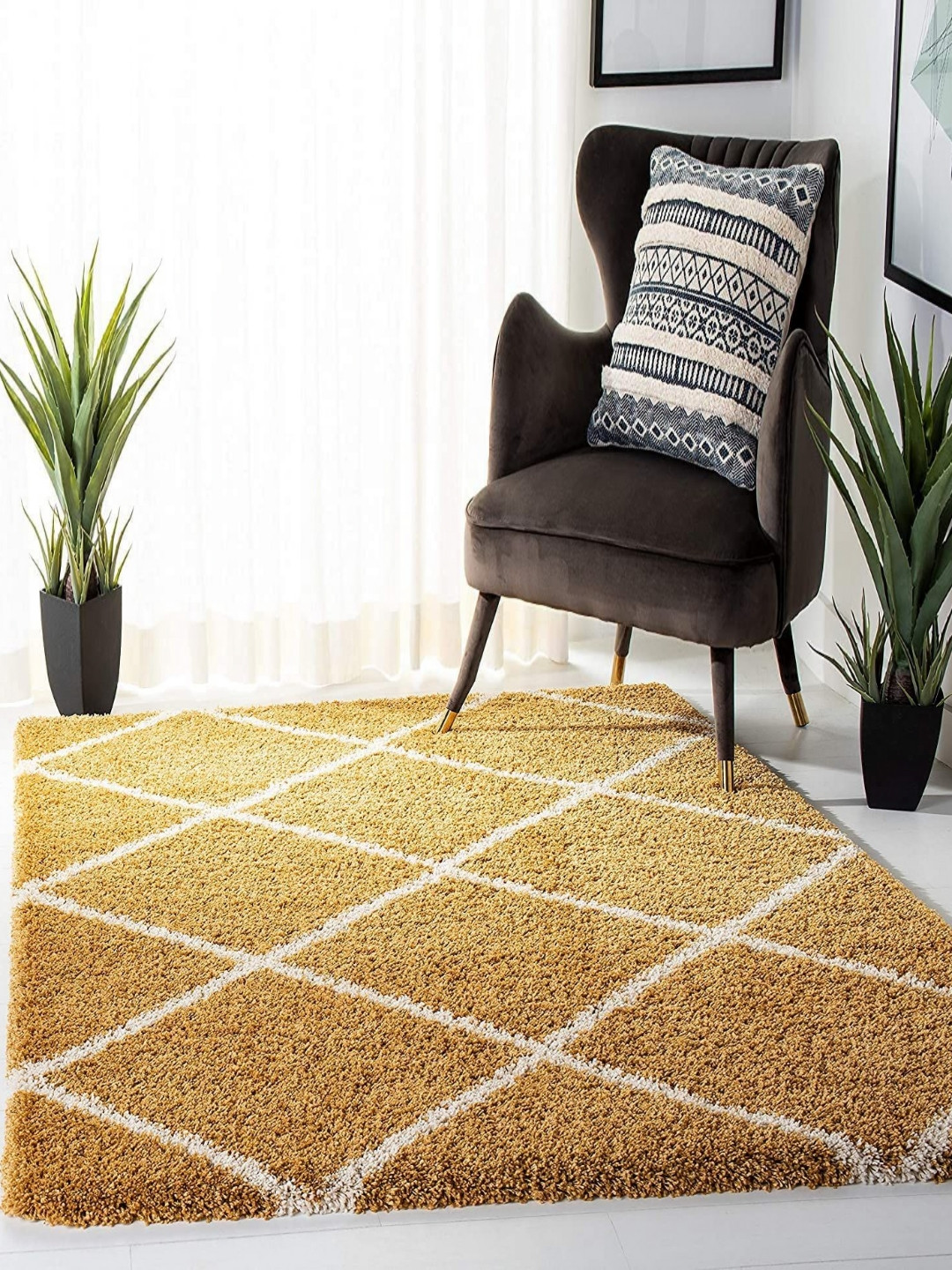 Buy Banchmark Home Furnishings Gold Toned & White Geometric Hand Tufted ...
