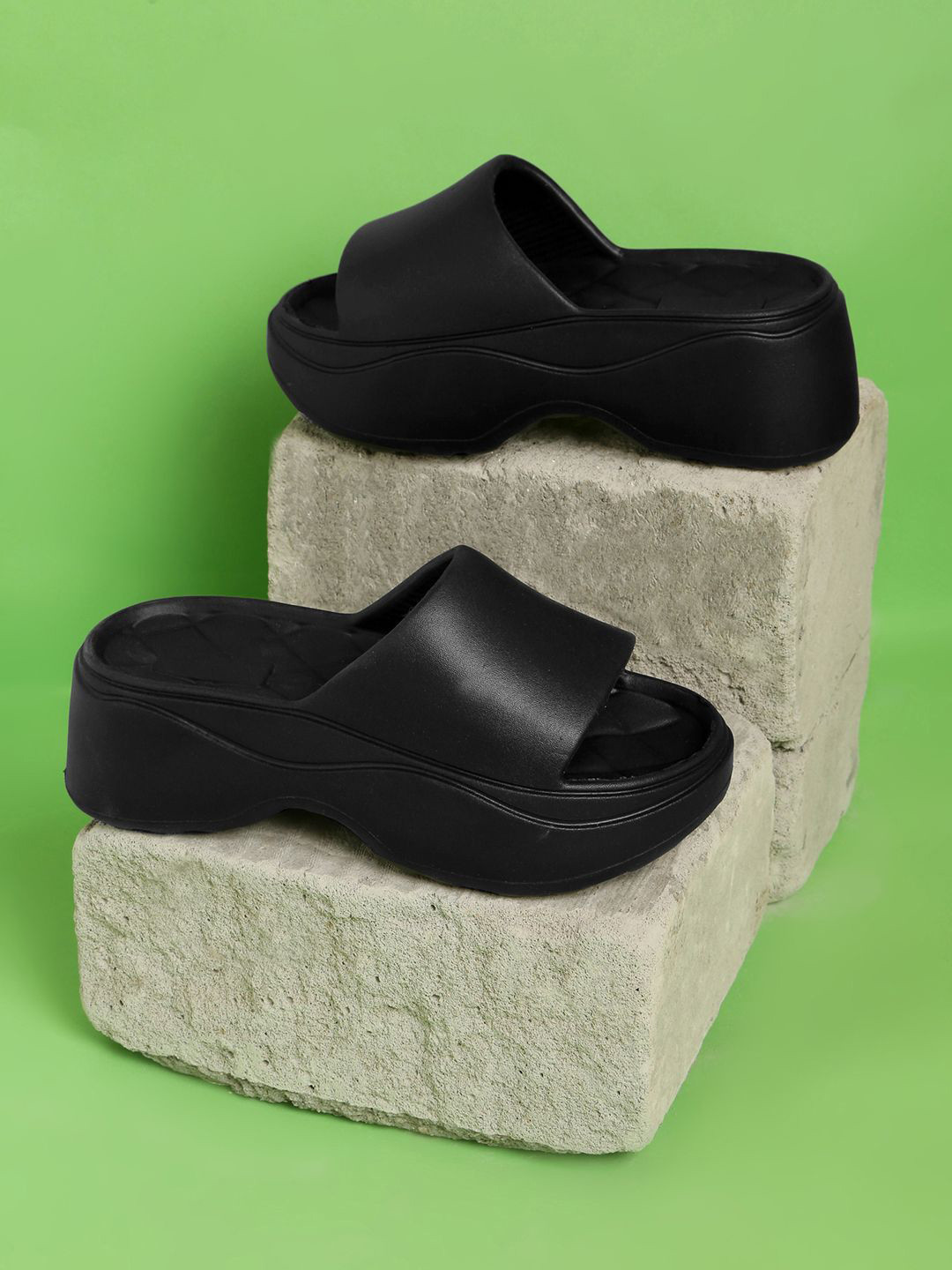 Buy The Roadster Lifestyle Co Round Toe Black Slider For Women - Flip ...