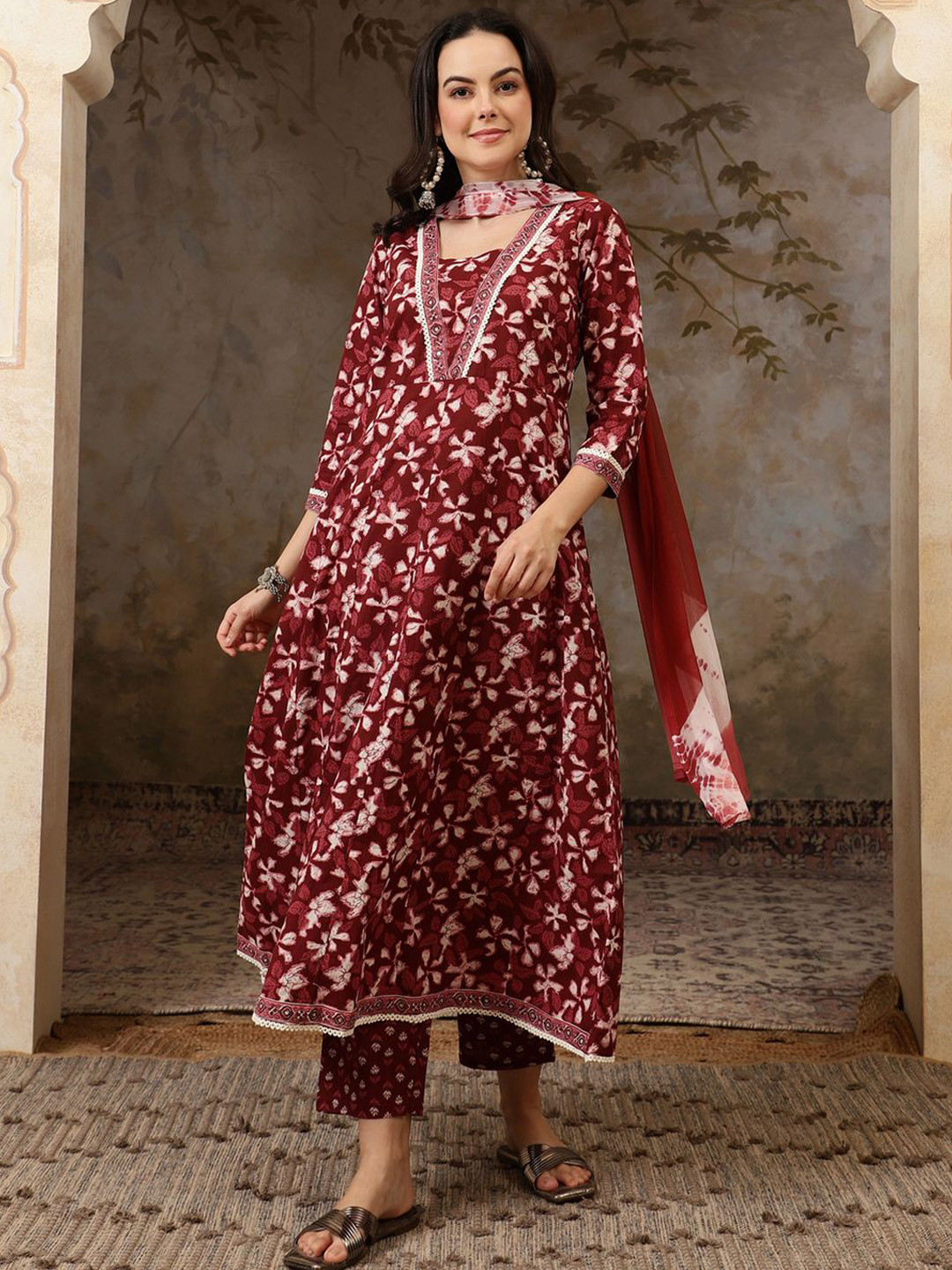 Buy Sangria Rust Floral Printed Square Neck Gotta Patti Anarkali Kurta ...