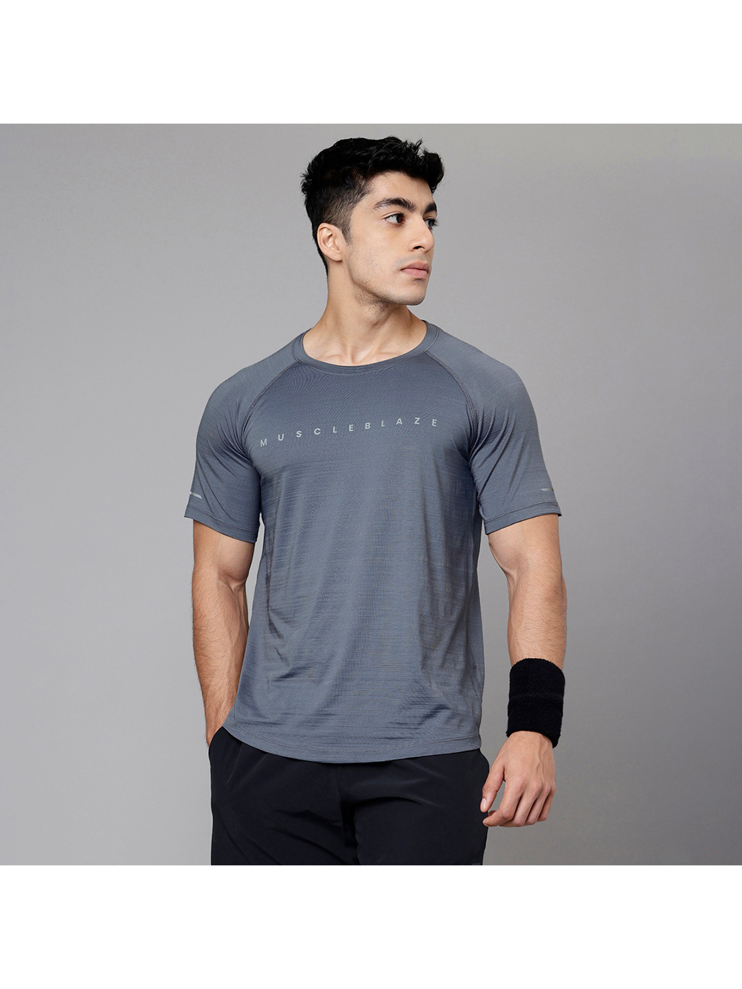 Buy MuscleBlaze Men Superman Blue Half Sleeve Compression T Shirts ...
