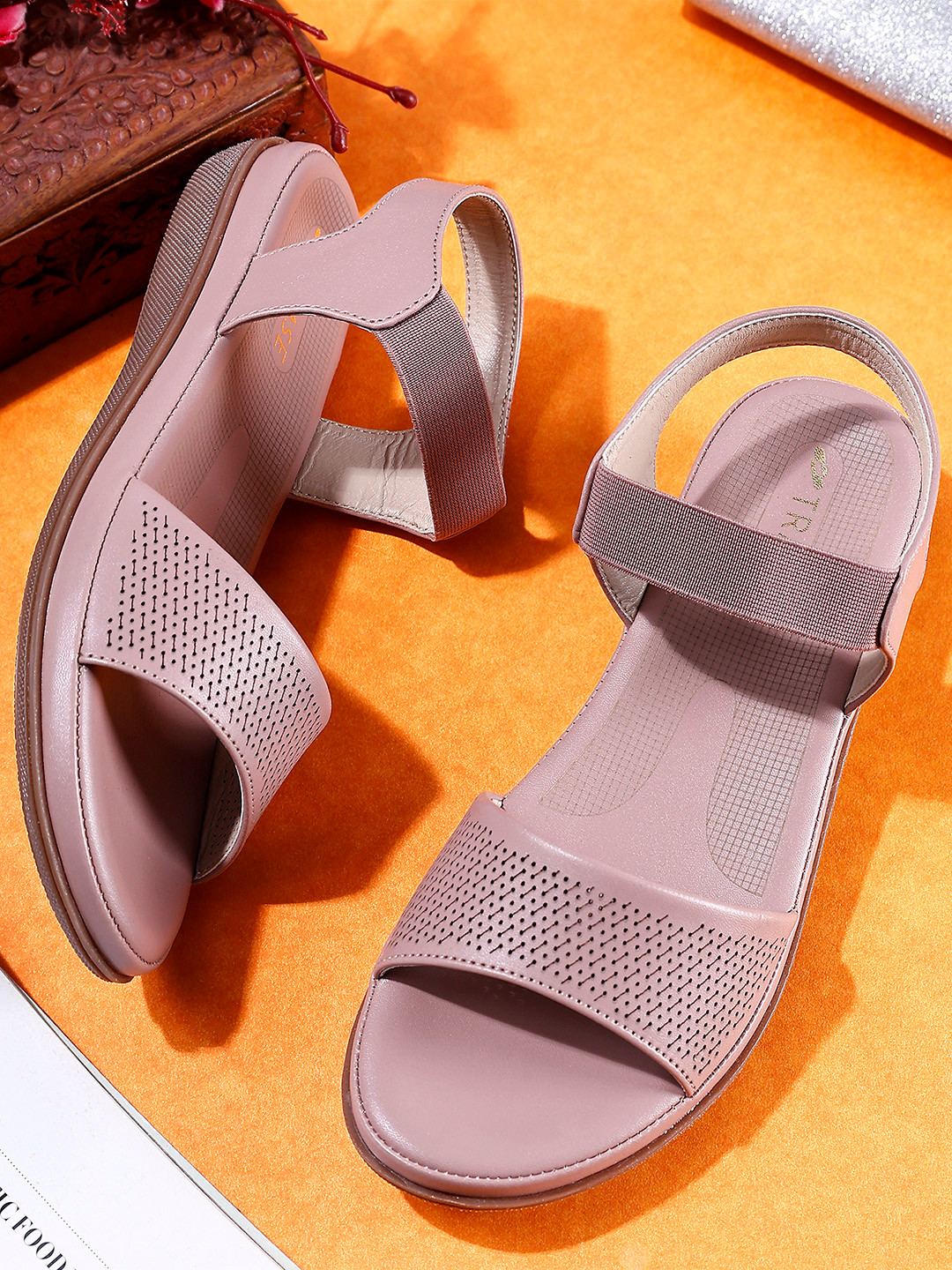 Buy TRASE Women Solid One Toe Flats - Flats for Women 30909655 | Myntra