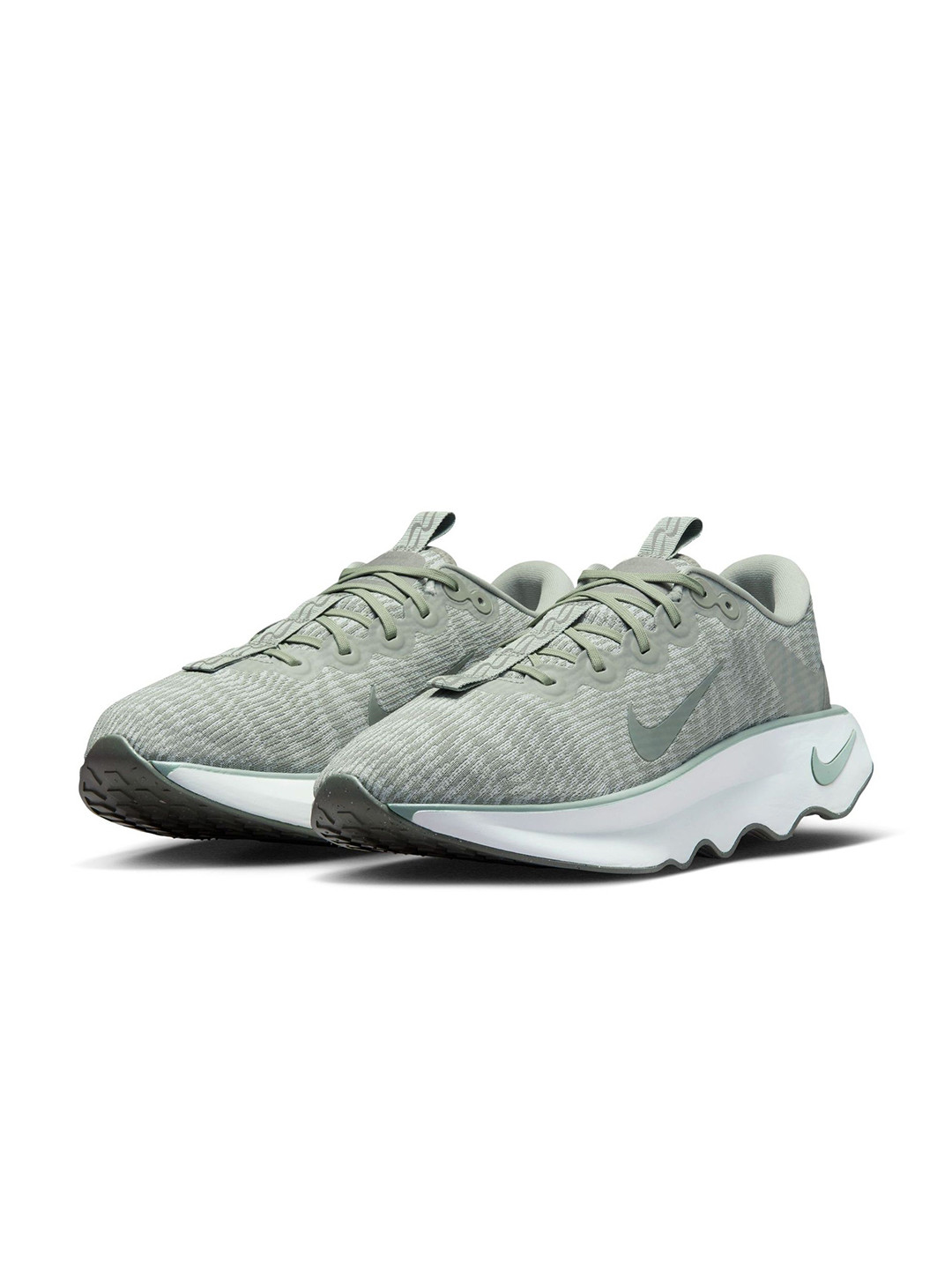 Buy Nike Men Motiva Walking Shoes - Sports Shoes for Men 30945099 | Myntra