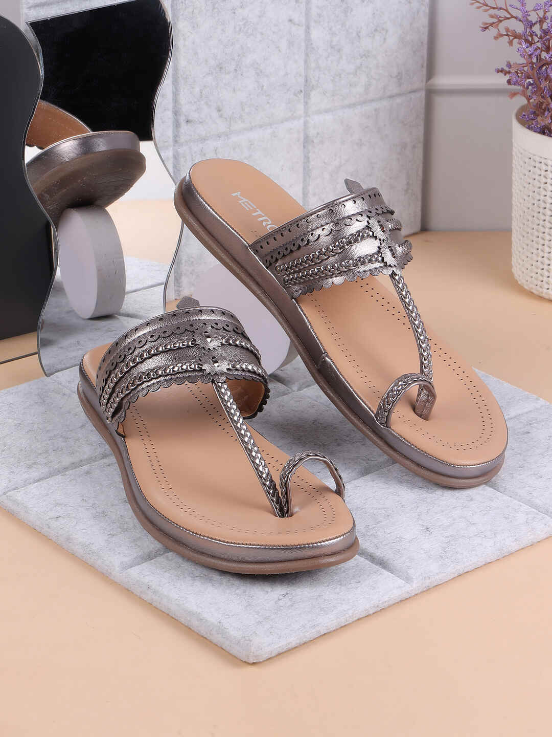 Buy Metro Women Open Toe Flats - Flats for Women 30992962 | Myntra