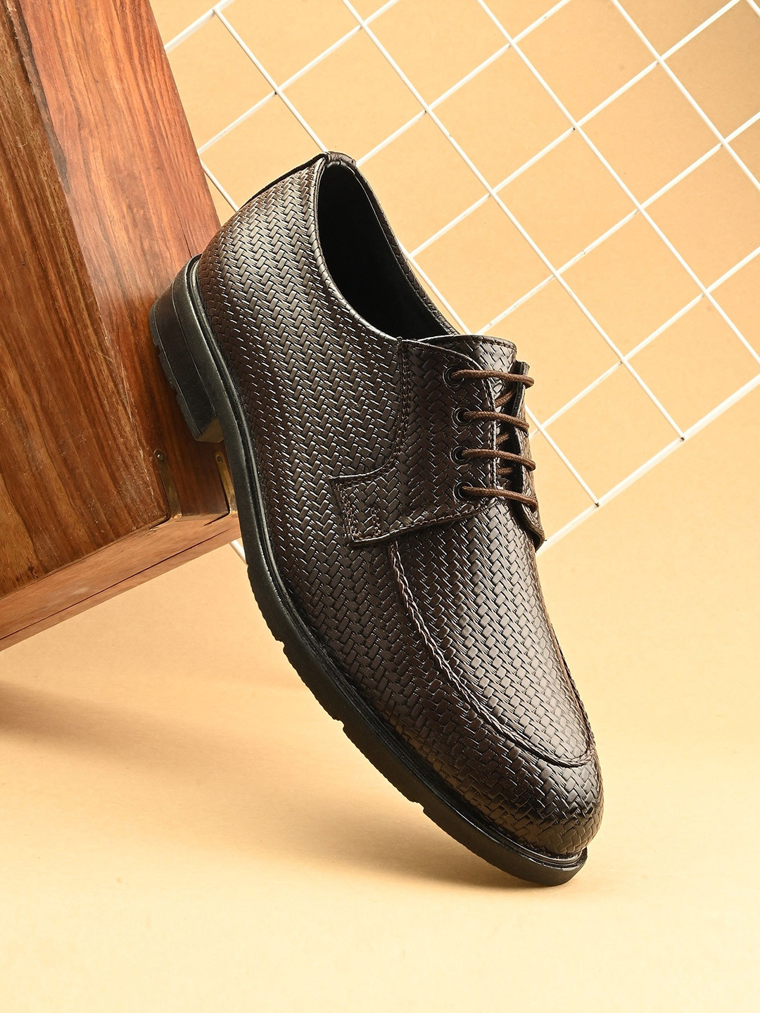 Buy INVICTUS Men Textured Round Toe Formal Derbys - Formal Shoes for ...