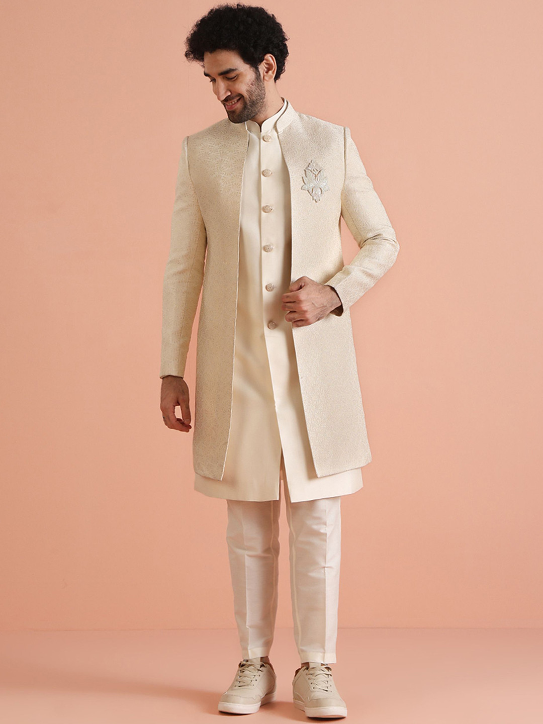 Buy KISAH Men Zari Regular Fit Jacquard Jacket Sherwani Trouser Set ...