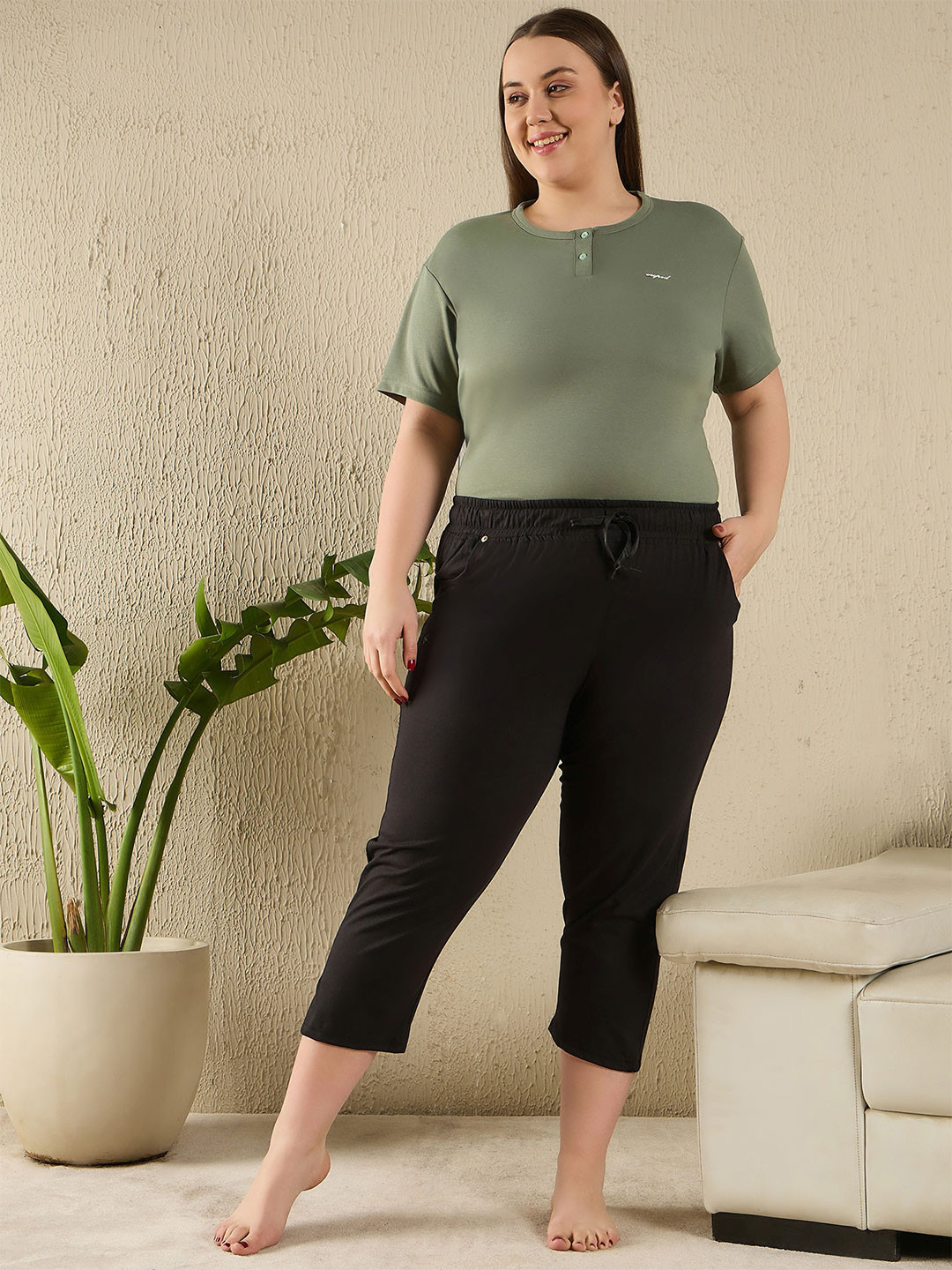 Buy CUPID Women Black Capris - Capris for Women 20243668 | Myntra