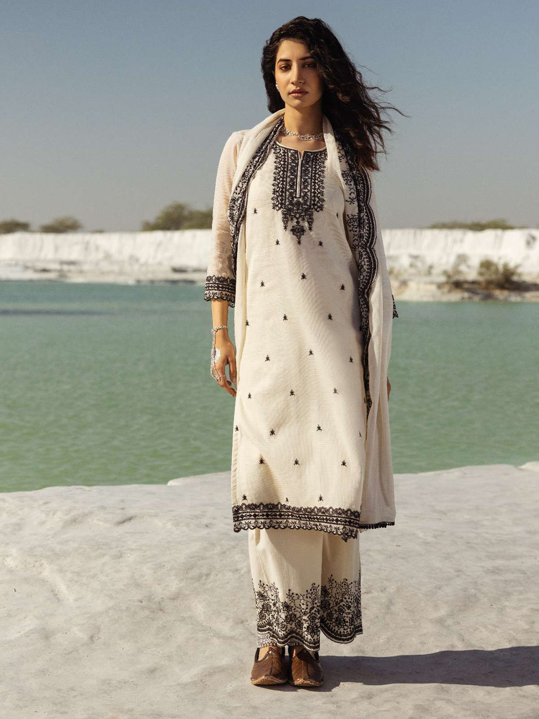 Buy KARAJ JAIPUR Women Ethnic Motifs Embroidered Thread Work Kurta With ...