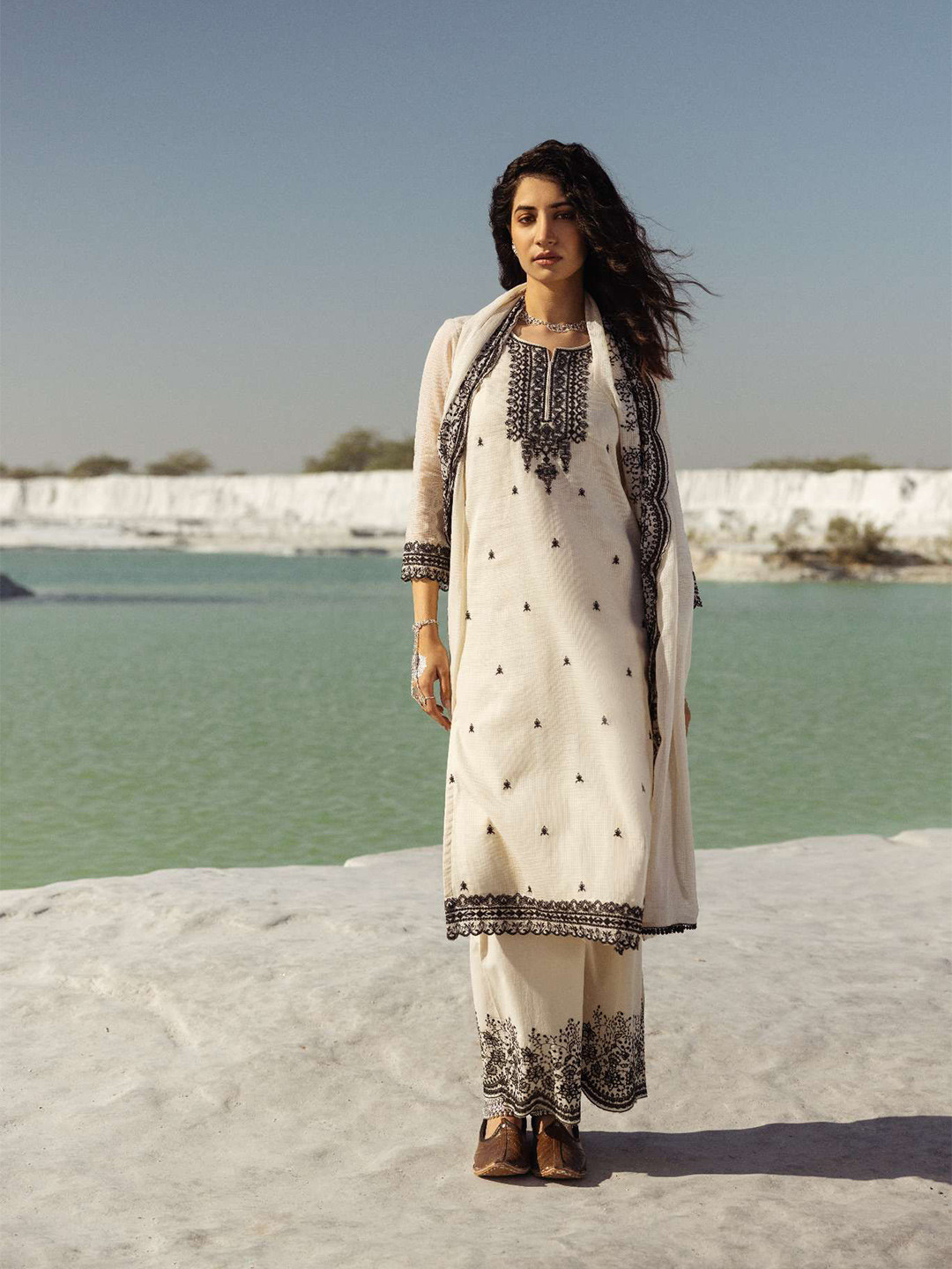 Buy KARAJ JAIPUR Floral Embroidered Thread Work Kota Doria Kurta With ...