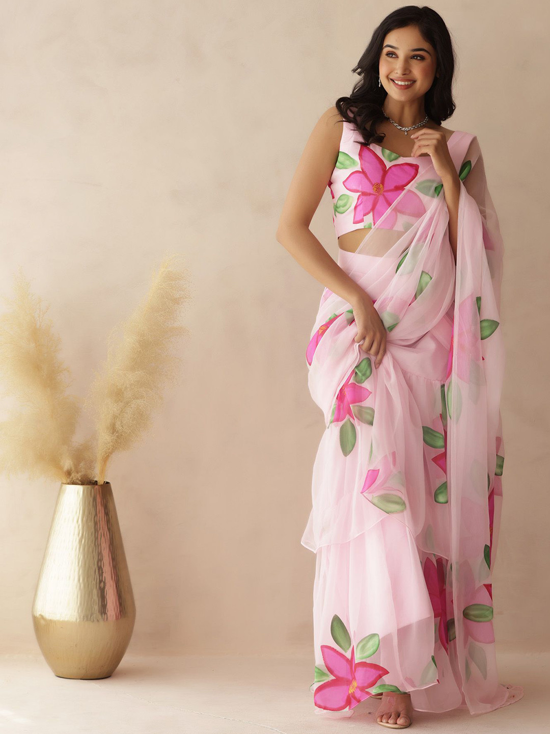 Buy DEASHA INDIA Floral Printed Saree - Sarees for Women 33682544 | Myntra