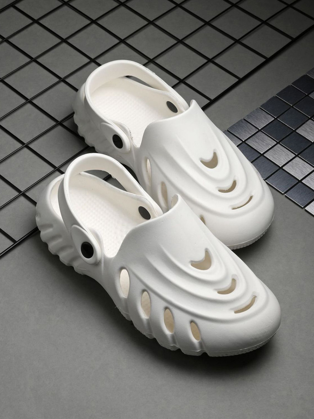 Buy COGS Men Solid Rubber Clogs - Flip Flops for Men 33800527 | Myntra