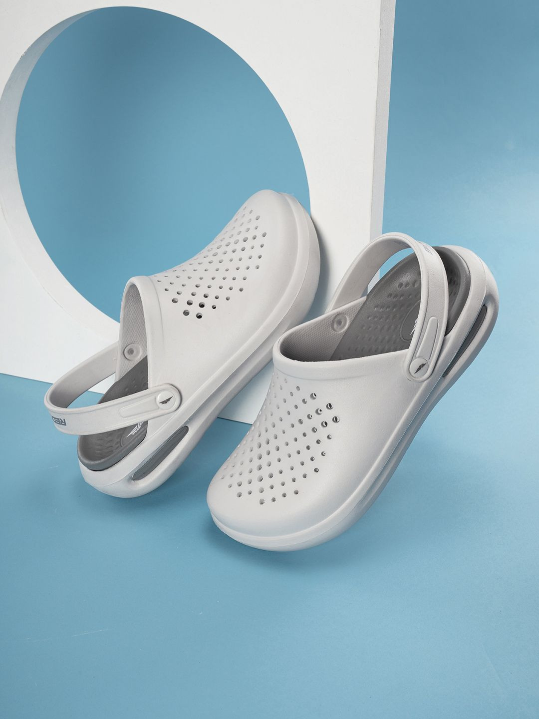 Buy Red Tape Men Self Design Clogs - Flip Flops for Men 33828835 | Myntra